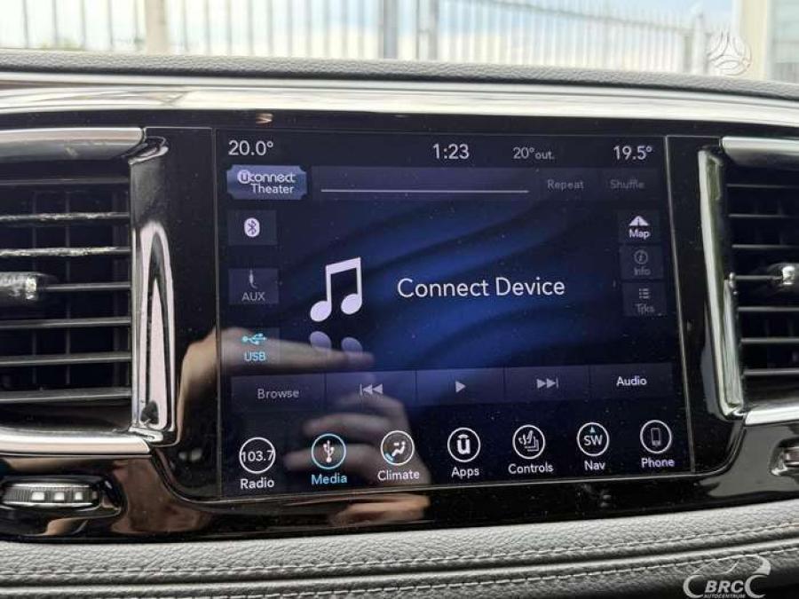 Sarkans Chrysler Pacifica 2018 Gargždai, ar dzinēja tilpumu 3.60 L un nobraukumu 213 tūkst. km par 15000 €, foto 10 vietnē AUTOMOTO.COM.LV