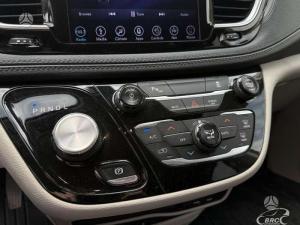 Sarkans Chrysler Pacifica 2018 Gargždai, ar dzinēja tilpumu 3.60 L un nobraukumu 213 tūkst. km par 15000 €, foto 13 vietnē AUTOMOTO.COM.LV