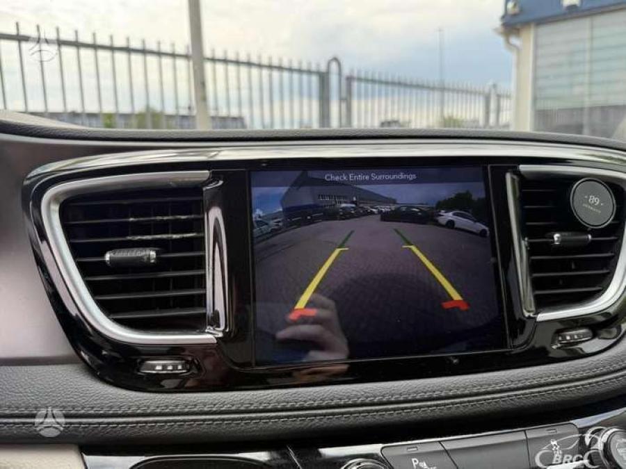 Sarkans Chrysler Pacifica 2018 Gargždai, ar dzinēja tilpumu 3.60 L un nobraukumu 213 tūkst. km par 15000 €, foto 15 vietnē AUTOMOTO.COM.LV