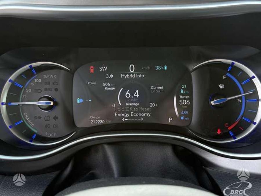 Sarkans Chrysler Pacifica 2018 Gargždai, ar dzinēja tilpumu 3.60 L un nobraukumu 213 tūkst. km par 15000 €, foto 18 vietnē AUTOMOTO.COM.LV