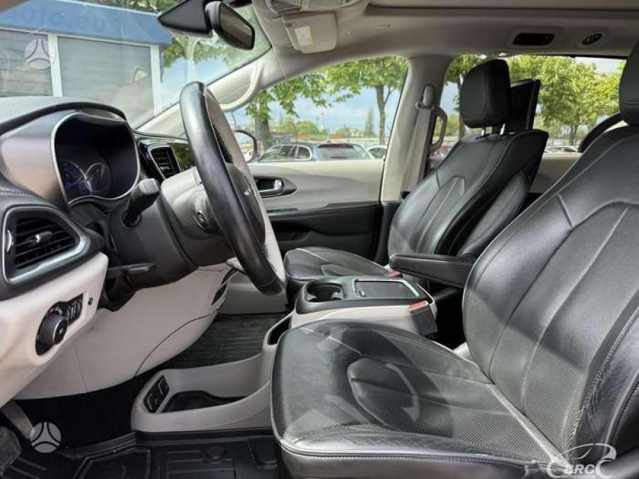Sarkans Chrysler Pacifica 2018 Gargždai, ar dzinēja tilpumu 3.60 L un nobraukumu 213 tūkst. km par 15000 €, foto 20 vietnē AUTOMOTO.COM.LV
