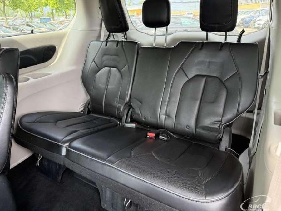 Sarkans Chrysler Pacifica 2018 Gargždai, ar dzinēja tilpumu 3.60 L un nobraukumu 213 tūkst. km par 15000 €, foto 24 vietnē AUTOMOTO.COM.LV