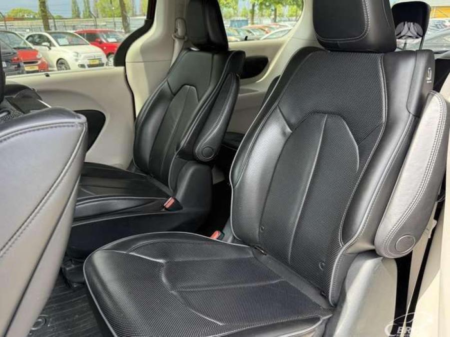 Sarkans Chrysler Pacifica 2018 Gargždai, ar dzinēja tilpumu 3.60 L un nobraukumu 213 tūkst. km par 15000 €, foto 25 vietnē AUTOMOTO.COM.LV