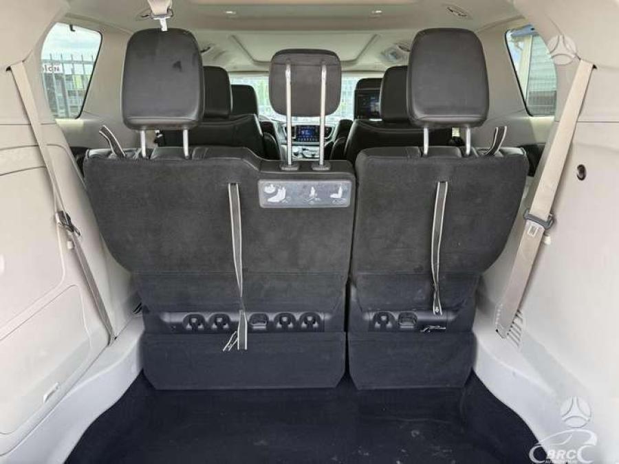 Sarkans Chrysler Pacifica 2018 Gargždai, ar dzinēja tilpumu 3.60 L un nobraukumu 213 tūkst. km par 15000 €, foto 27 vietnē AUTOMOTO.COM.LV