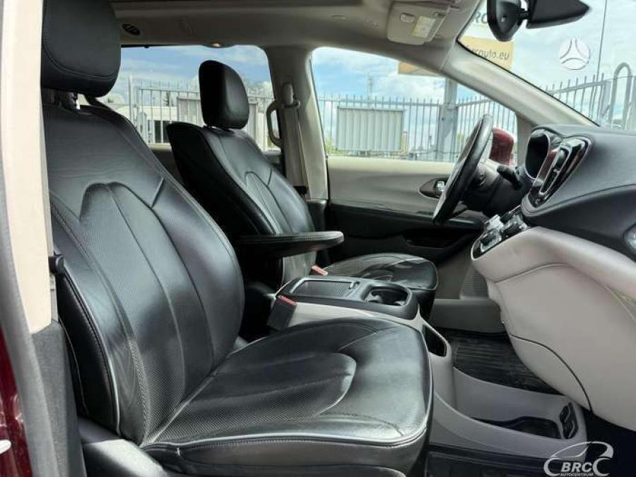 Sarkans Chrysler Pacifica 2018 Gargždai, ar dzinēja tilpumu 3.60 L un nobraukumu 213 tūkst. km par 15000 €, foto 31 vietnē AUTOMOTO.COM.LV