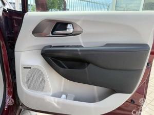 Sarkans Chrysler Pacifica 2018 Gargždai, ar dzinēja tilpumu 3.60 L un nobraukumu 213 tūkst. km par 15000 €, foto 33 vietnē AUTOMOTO.COM.LV