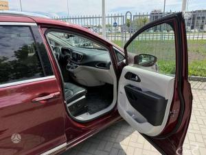 Sarkans Chrysler Pacifica 2018 Gargždai, ar dzinēja tilpumu 3.60 L un nobraukumu 213 tūkst. km par 15000 €, foto 34 vietnē AUTOMOTO.COM.LV