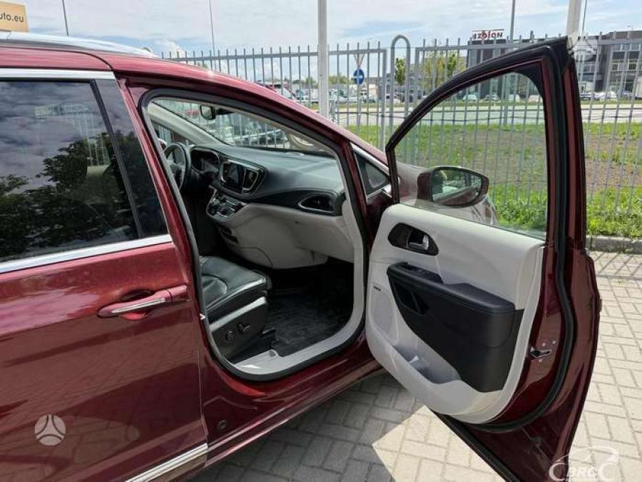 Sarkans Chrysler Pacifica 2018 Gargždai, ar dzinēja tilpumu 3.60 L un nobraukumu 213 tūkst. km par 15000 €, foto 34 vietnē AUTOMOTO.COM.LV