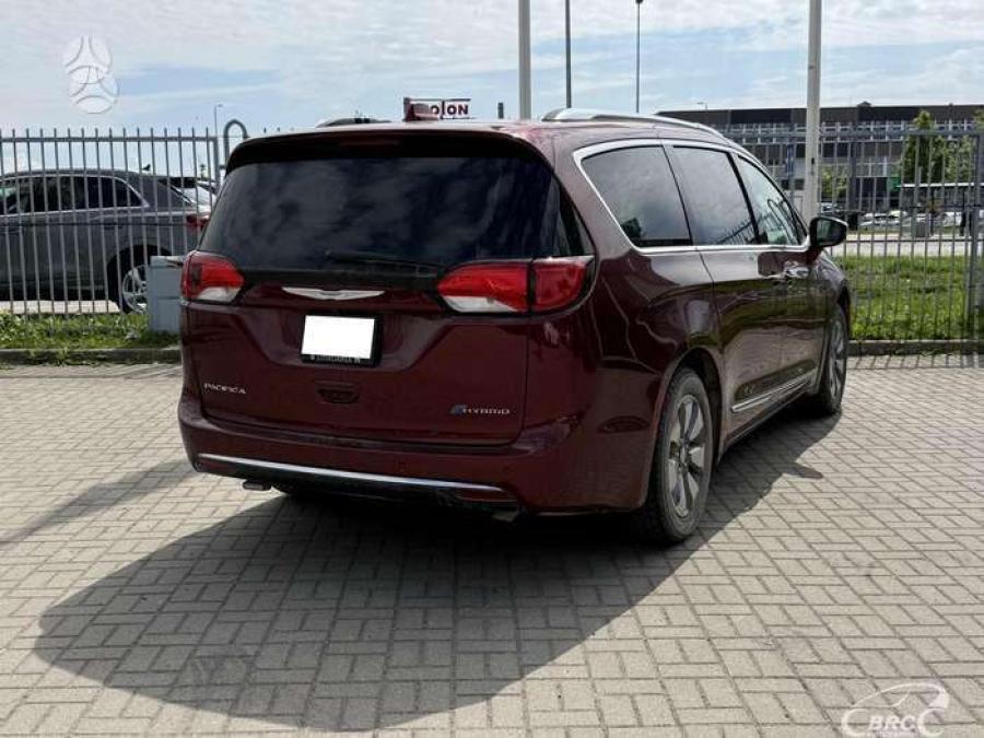 Sarkans Chrysler Pacifica 2018 Gargždai, ar dzinēja tilpumu 3.60 L un nobraukumu 213 tūkst. km par 15000 €, foto 35 vietnē AUTOMOTO.COM.LV