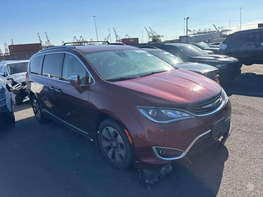 Sarkans Chrysler Pacifica 2018 Viļņa, ar dzinēja tilpumu 3.61 L un nobraukumu 176 tūkst. km par 9075 €, foto 3 vietnē AUTOMOTO.COM.LV