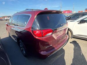 Sarkans Chrysler Pacifica 2018 Viļņa, ar dzinēja tilpumu 3.61 L un nobraukumu 176 tūkst. km par 9075 €, foto 4 vietnē AUTOMOTO.COM.LV