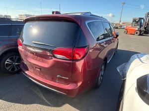 Sarkans Chrysler Pacifica 2018 Viļņa, ar dzinēja tilpumu 3.61 L un nobraukumu 176 tūkst. km par 9075 €, foto 6 vietnē AUTOMOTO.COM.LV