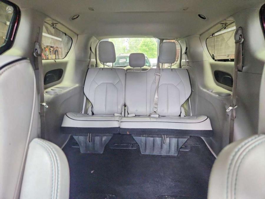 Sarkans Chrysler Pacifica 2018 Viļņa, ar dzinēja tilpumu 3.61 L un nobraukumu 176 tūkst. km par 9075 €, foto 11 vietnē AUTOMOTO.COM.LV