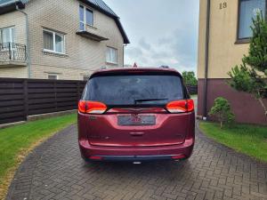 Red Chrysler Pacifica 2019 in Telschi, with an engine capacity of 3.61 L and mileage of 196 thousand km for 17700 €, photo 5 on AUTOMOTO.COM.LV