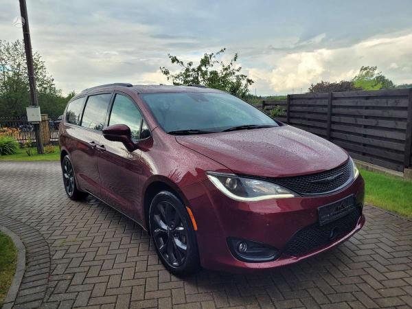 Sarkans Chrysler Pacifica 2019 Telšiai, ar dzinēja tilpumu 3.61 L un nobraukumu 196 tūkst. km par 17700 €, foto 6 vietnē AUTOMOTO.COM.LV