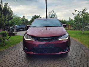 Red Chrysler Pacifica 2019 in Telschi, with an engine capacity of 3.61 L and mileage of 196 thousand km for 17700 €, photo 8 on AUTOMOTO.COM.LV