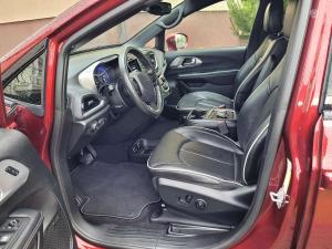Red Chrysler Pacifica 2019 in Telschi, with an engine capacity of 3.61 L and mileage of 196 thousand km for 17700 €, photo 9 on AUTOMOTO.COM.LV