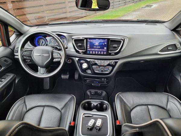 Sarkans Chrysler Pacifica 2019 Telšiai, ar dzinēja tilpumu 3.61 L un nobraukumu 196 tūkst. km par 17700 €, foto 10 vietnē AUTOMOTO.COM.LV
