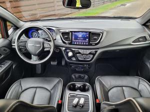 Red Chrysler Pacifica 2019 in Telschi, with an engine capacity of 3.61 L and mileage of 196 thousand km for 17700 €, photo 11 on AUTOMOTO.COM.LV