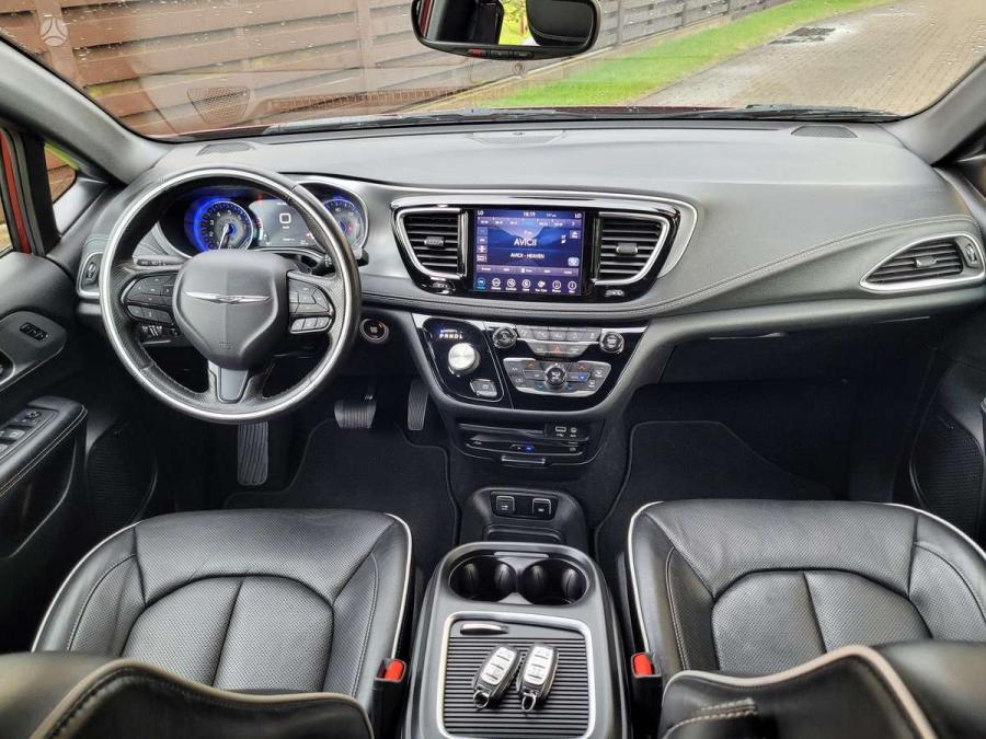 Red Chrysler Pacifica 2019 in Telschi, with an engine capacity of 3.61 L and mileage of 196 thousand km for 17700 €, photo 11 on AUTOMOTO.COM.LV