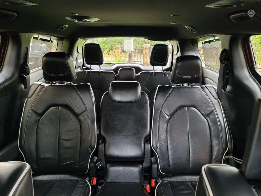 Red Chrysler Pacifica 2019 in Telschi, with an engine capacity of 3.61 L and mileage of 196 thousand km for 17700 €, photo 12 on AUTOMOTO.COM.LV