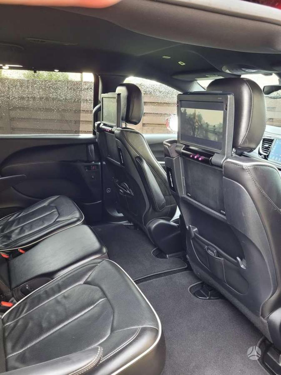 Red Chrysler Pacifica 2019 in Telschi, with an engine capacity of 3.61 L and mileage of 196 thousand km for 17700 €, photo 13 on AUTOMOTO.COM.LV
