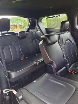 Red Chrysler Pacifica 2019 in Telschi, with an engine capacity of 3.61 L and mileage of 196 thousand km for 17700 €, photo 15 on AUTOMOTO.COM.LV