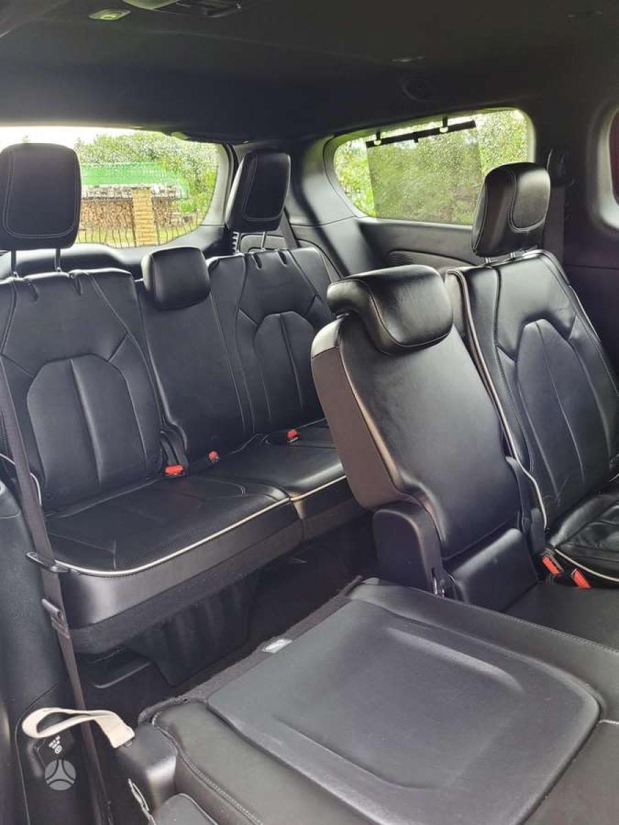 Red Chrysler Pacifica 2019 in Telschi, with an engine capacity of 3.61 L and mileage of 196 thousand km for 17700 €, photo 15 on AUTOMOTO.COM.LV