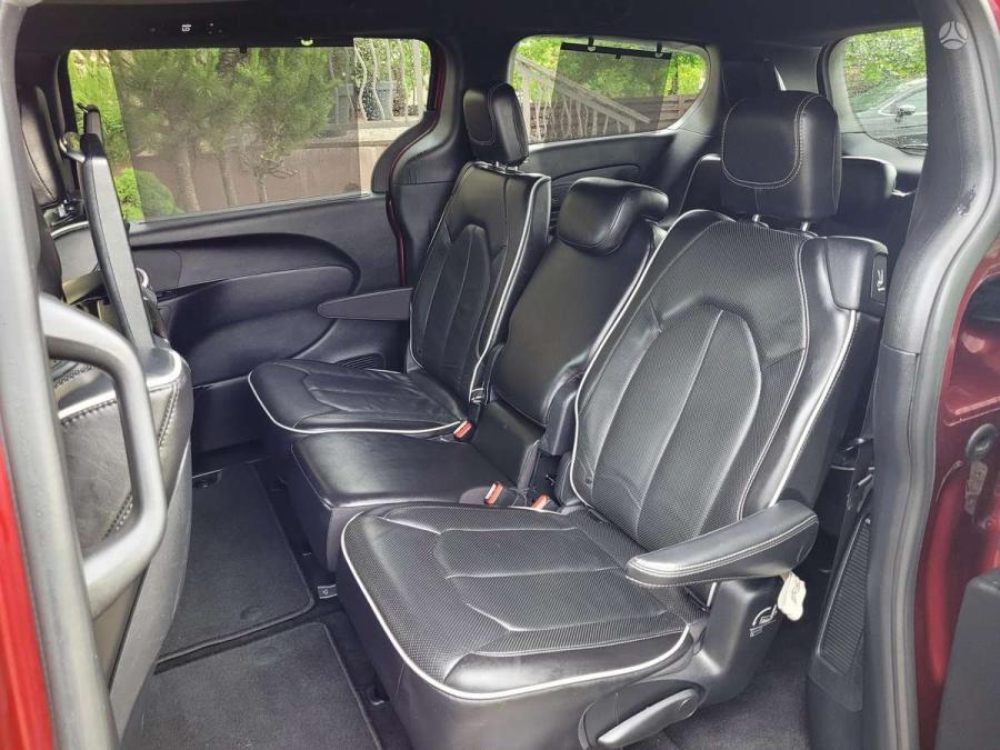 Red Chrysler Pacifica 2019 in Telschi, with an engine capacity of 3.61 L and mileage of 196 thousand km for 17700 €, photo 17 on AUTOMOTO.COM.LV