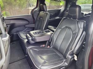Red Chrysler Pacifica 2019 in Telschi, with an engine capacity of 3.61 L and mileage of 196 thousand km for 17700 €, photo 18 on AUTOMOTO.COM.LV