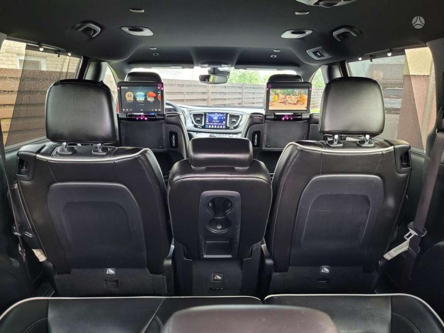 Red Chrysler Pacifica 2019 in Telschi, with an engine capacity of 3.61 L and mileage of 196 thousand km for 17700 €, photo 20 on AUTOMOTO.COM.LV