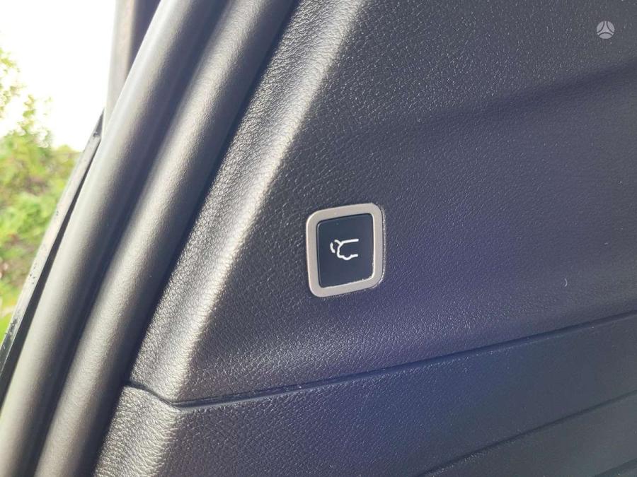 Red Chrysler Pacifica 2019 in Telschi, with an engine capacity of 3.61 L and mileage of 196 thousand km for 17700 €, photo 21 on AUTOMOTO.COM.LV