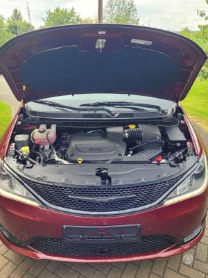 Red Chrysler Pacifica 2019 in Telschi, with an engine capacity of 3.61 L and mileage of 196 thousand km for 17700 €, photo 24 on AUTOMOTO.COM.LV