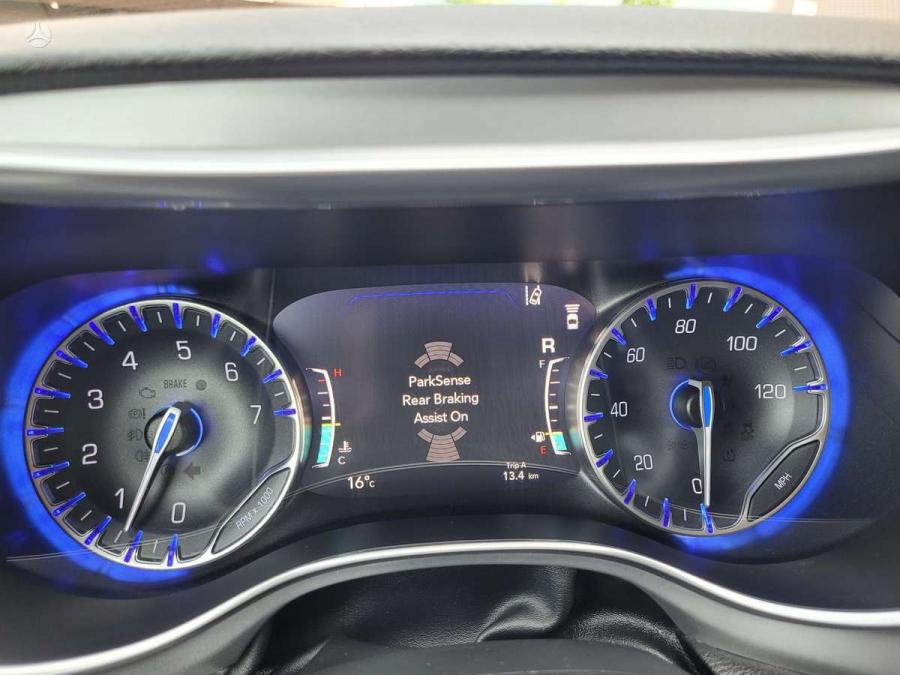 Red Chrysler Pacifica 2019 in Telschi, with an engine capacity of 3.61 L and mileage of 196 thousand km for 17700 €, photo 27 on AUTOMOTO.COM.LV
