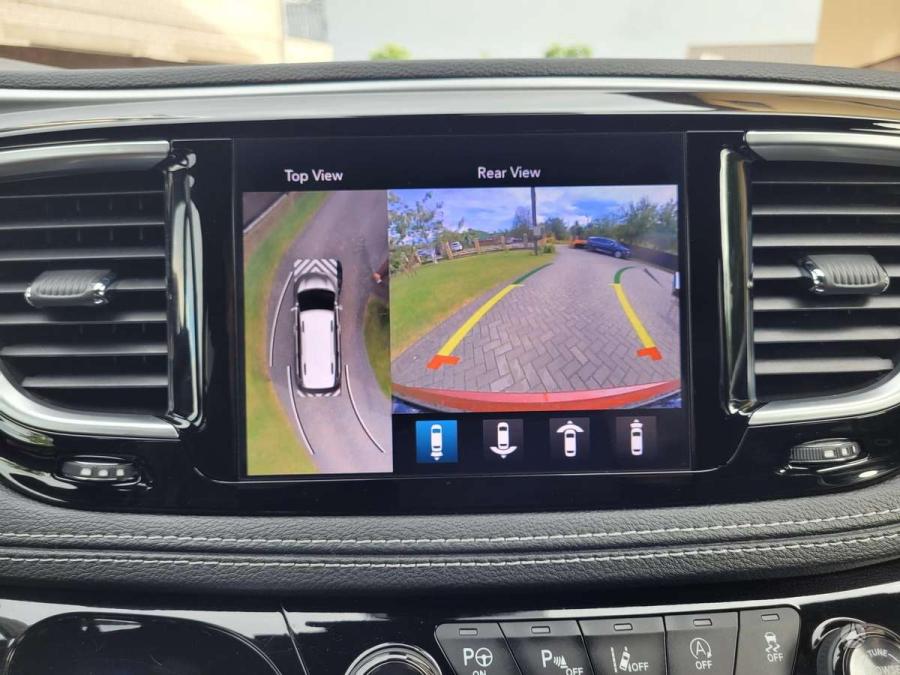 Red Chrysler Pacifica 2019 in Telschi, with an engine capacity of 3.61 L and mileage of 196 thousand km for 17700 €, photo 29 on AUTOMOTO.COM.LV