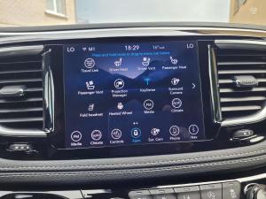 Red Chrysler Pacifica 2019 in Telschi, with an engine capacity of 3.61 L and mileage of 196 thousand km for 17700 €, photo 31 on AUTOMOTO.COM.LV