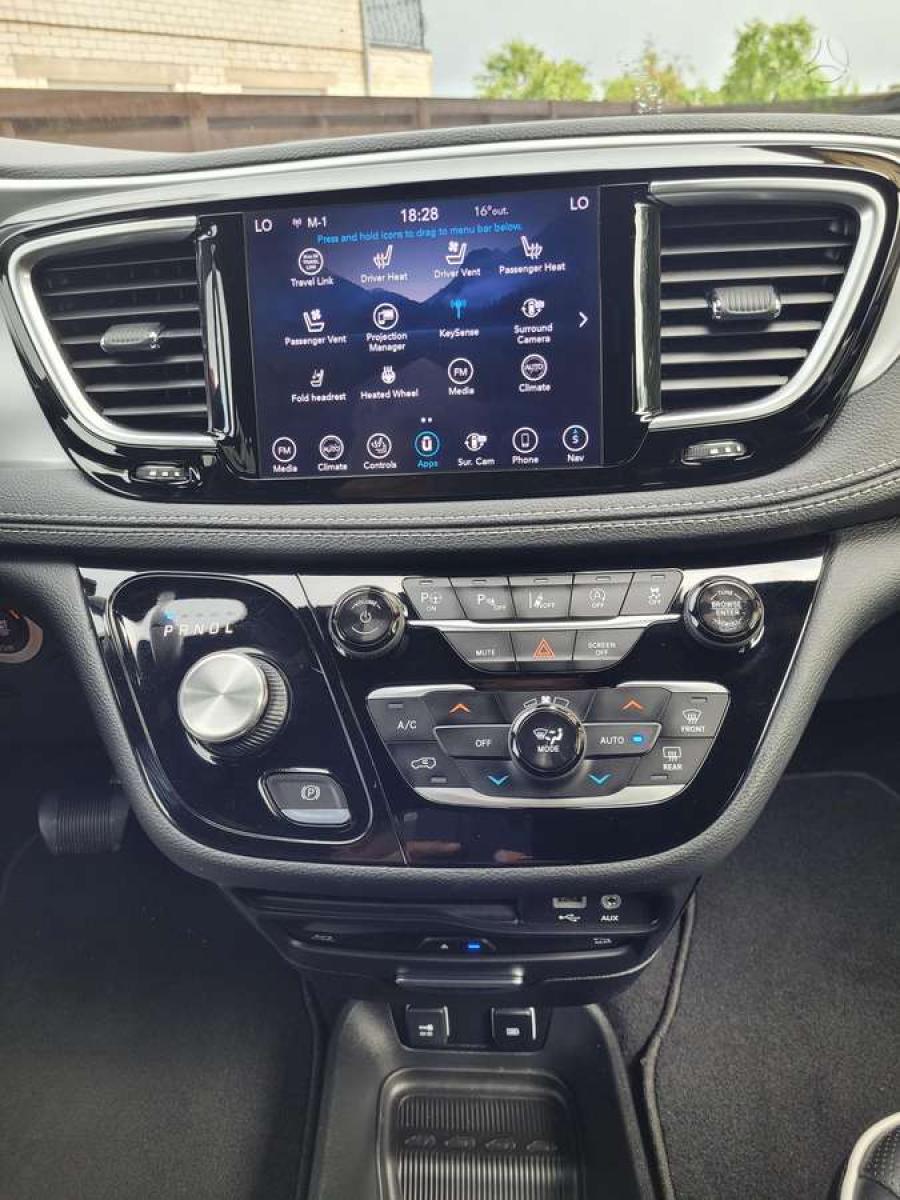 Red Chrysler Pacifica 2019 in Telschi, with an engine capacity of 3.61 L and mileage of 196 thousand km for 17700 €, photo 33 on AUTOMOTO.COM.LV