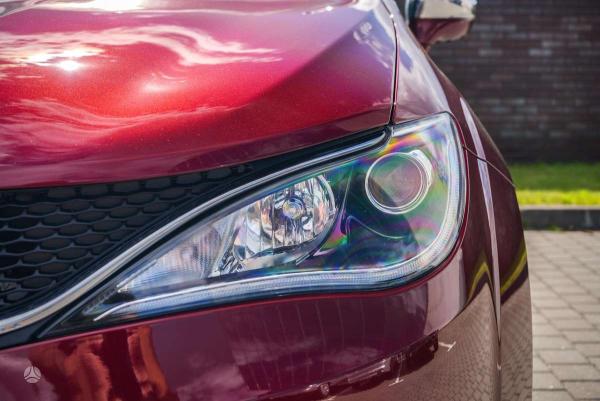 Sarkans Chrysler Pacifica 2019 Kauņa, ar dzinēja tilpumu 3.61 L un nobraukumu 77 tūkst. km par 18950 €, foto 5 vietnē AUTOMOTO.COM.LV