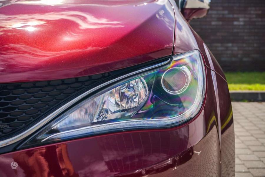 Red Chrysler Pacifica 2019 in Kaunas, with an engine capacity of 3.61 L and mileage of 77 thousand km for 18950 €, photo 6 on AUTOMOTO.COM.LV