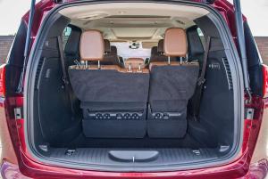 Red Chrysler Pacifica 2019 in Kaunas, with an engine capacity of 3.61 L and mileage of 77 thousand km for 18950 €, photo 12 on AUTOMOTO.COM.LV