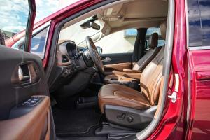 Sarkans Chrysler Pacifica 2019 Kauņa, ar dzinēja tilpumu 3.61 L un nobraukumu 77 tūkst. km par 18950 €, foto 25 vietnē AUTOMOTO.COM.LV
