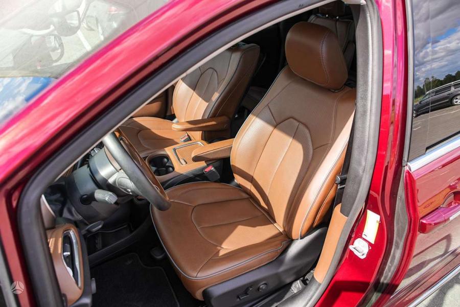 Sarkans Chrysler Pacifica 2019 Kauņa, ar dzinēja tilpumu 3.61 L un nobraukumu 77 tūkst. km par 18950 €, foto 26 vietnē AUTOMOTO.COM.LV