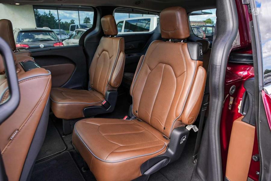 Sarkans Chrysler Pacifica 2019 Kauņa, ar dzinēja tilpumu 3.61 L un nobraukumu 77 tūkst. km par 18950 €, foto 33 vietnē AUTOMOTO.COM.LV