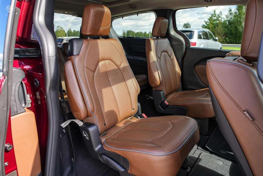 Sarkans Chrysler Pacifica 2019 Kauņa, ar dzinēja tilpumu 3.61 L un nobraukumu 77 tūkst. km par 18950 €, foto 38 vietnē AUTOMOTO.COM.LV