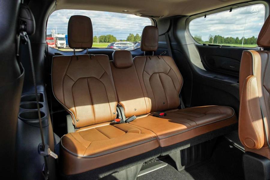 Sarkans Chrysler Pacifica 2019 Kauņa, ar dzinēja tilpumu 3.61 L un nobraukumu 77 tūkst. km par 18950 €, foto 39 vietnē AUTOMOTO.COM.LV