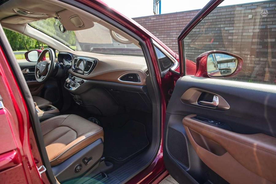 Sarkans Chrysler Pacifica 2019 Kauņa, ar dzinēja tilpumu 3.61 L un nobraukumu 77 tūkst. km par 18950 €, foto 40 vietnē AUTOMOTO.COM.LV