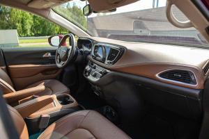 Sarkans Chrysler Pacifica 2019 Kauņa, ar dzinēja tilpumu 3.61 L un nobraukumu 77 tūkst. km par 18950 €, foto 41 vietnē AUTOMOTO.COM.LV