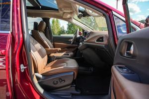 Sarkans Chrysler Pacifica 2019 Kauņa, ar dzinēja tilpumu 3.61 L un nobraukumu 77 tūkst. km par 18950 €, foto 42 vietnē AUTOMOTO.COM.LV