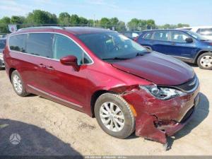 Red Chrysler Pacifica 2019 in Klaipeda, with an engine capacity of 3.61 L and mileage of 179 thousand km for 8900 €, photo  on AUTOMOTO.COM.LV