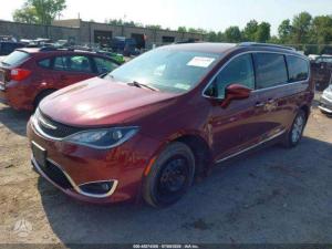 Red Chrysler Pacifica 2019 in Klaipeda, with an engine capacity of 3.61 L and mileage of 179 thousand km for 8900 €, photo 3 on AUTOMOTO.COM.LV